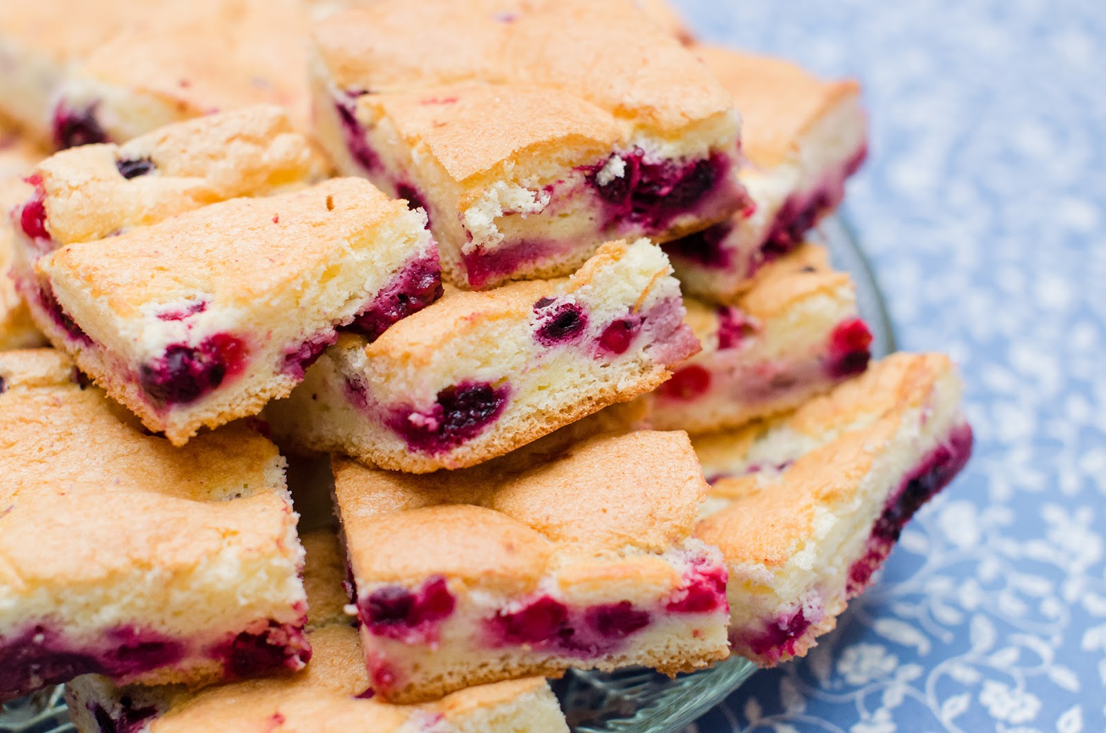 PANDISPAN PUFOS CU FRUCTE DE PADURE | Maria si bucataria