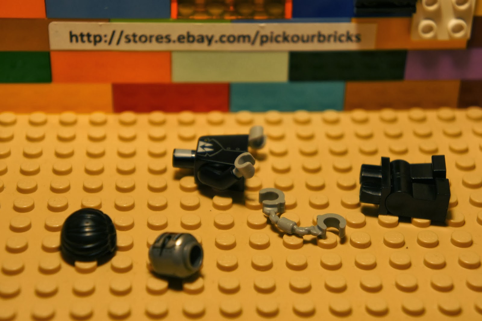 The LEGO Movie ROBOT FED Business-Suited Robot Droid Police Minifigure