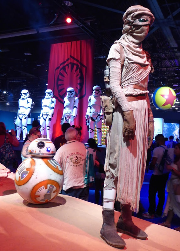 Hollywood Movie Costumes and Props: Star Wars: The Force Awakens Rey ...