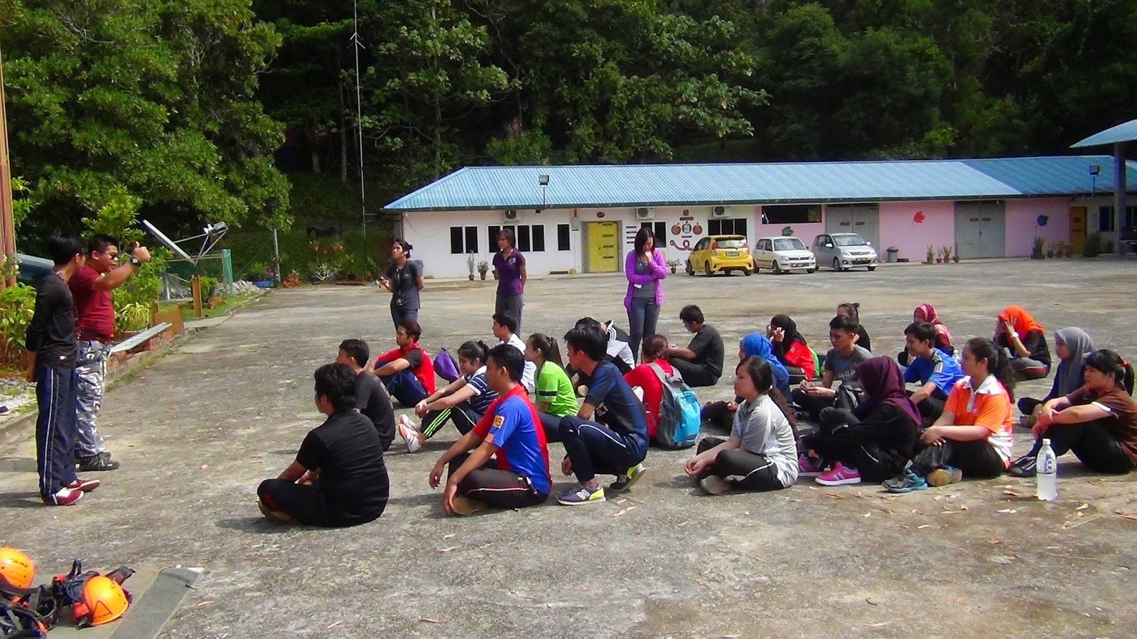 WALL CLIMBING (tembok tiruan)