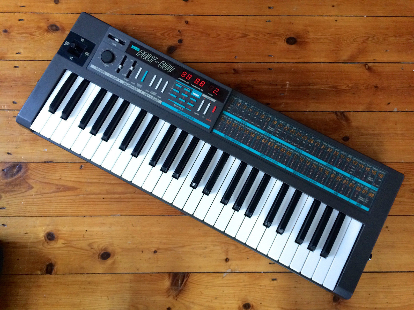 MATRIXSYNTH: KORG POLY 800 with Original Box