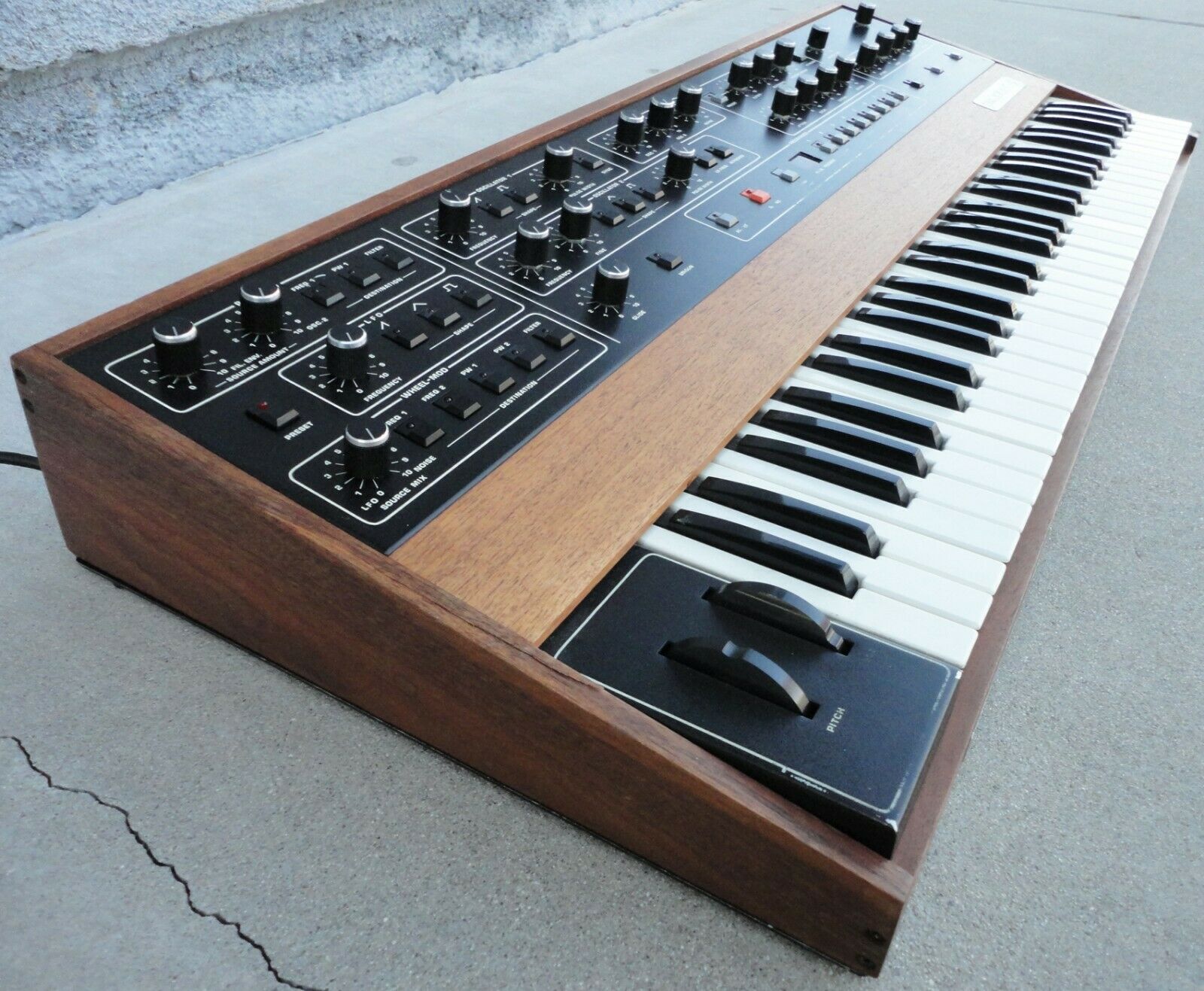 MATRIXSYNTH: Sequential Circuits Prophet-5 Rev 2 - Analog Polyphonic ...