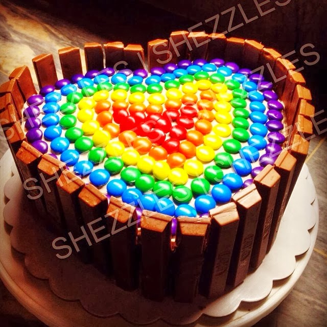 SHEZZLES | Cakes and Pastries: Heart-shaped Kit Kat Cake