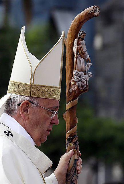 Liturgia Papal: El báculo papal