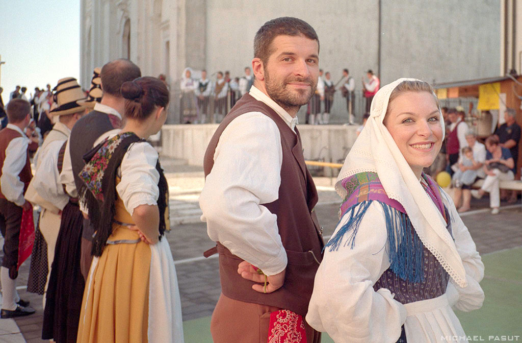 FolkCostume&Embroidery: Rhaetian costumes, part 3, Friuli or Furlan