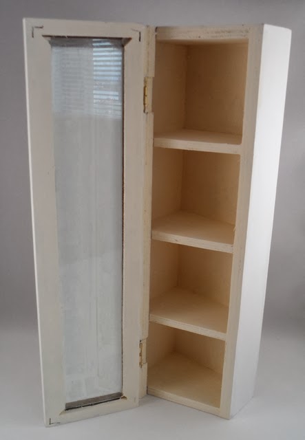 Tarja's Crafts: 1/6 scale cabinet with lights