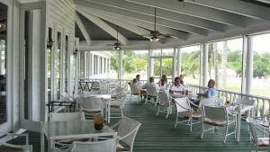 Caimán frito y cangrejos en los Everglades de Florida