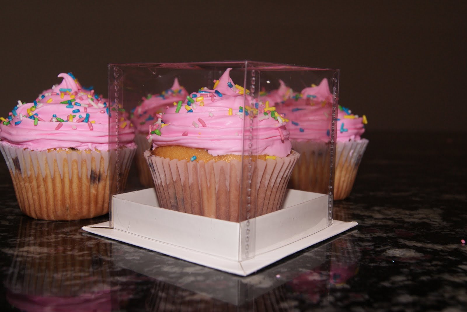 Lucimara Yozia Cake Design: Cap cakes