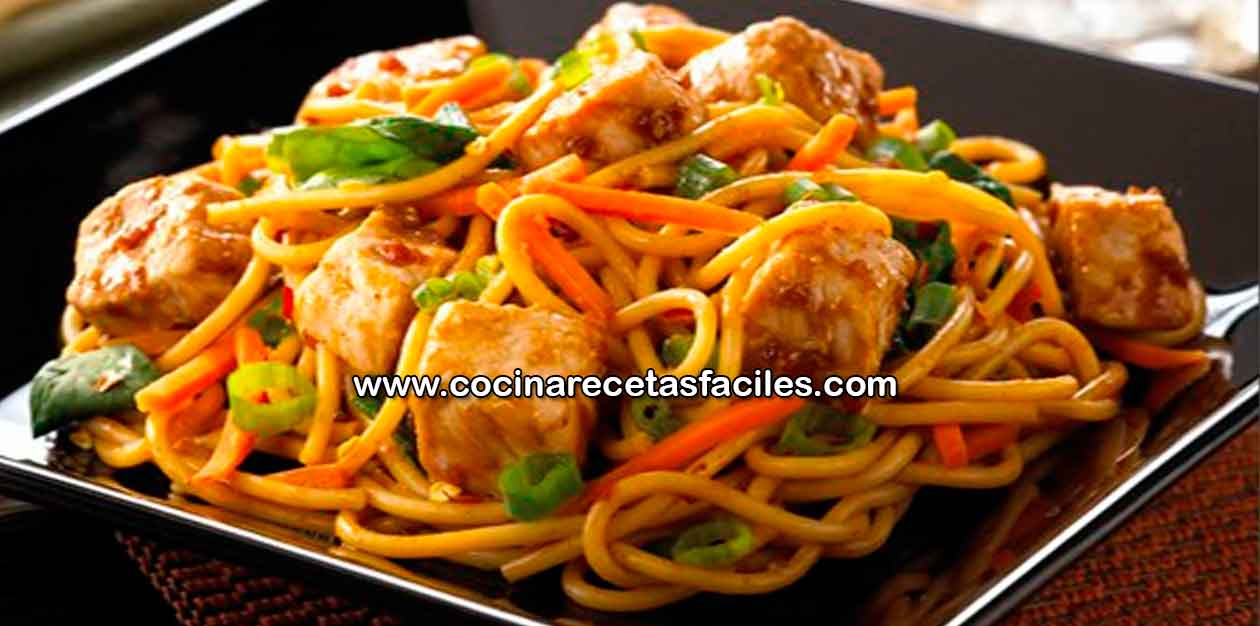 Receta de pasta con pollo agridulce - Recetas fáciles