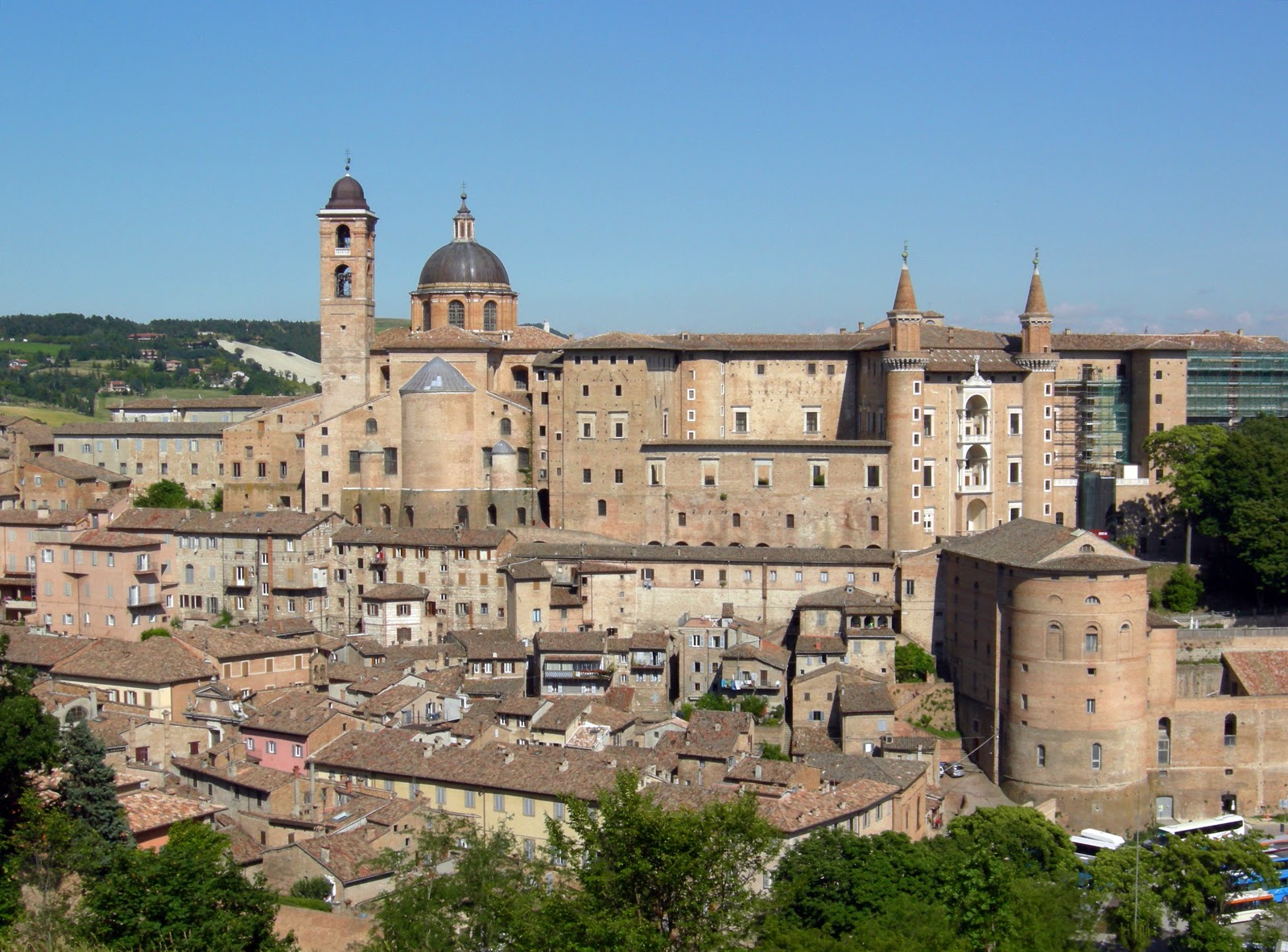 Di qua e di la: PALAZZO DUCALE DI URBINO (The Ducal Palace of Urbino)
