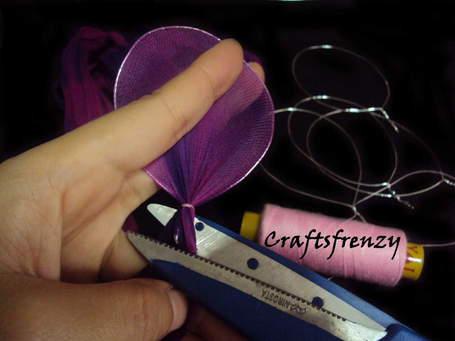 Craftsfrenzy: ~Tutorial-Making A Simple Nylon Stocking Flower, Part 1~