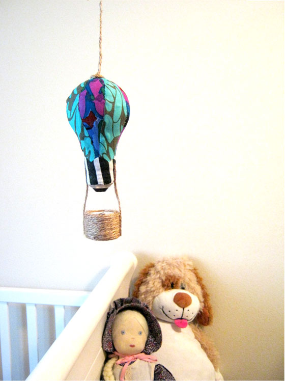 Jessica Kenenske: light bulb balloon