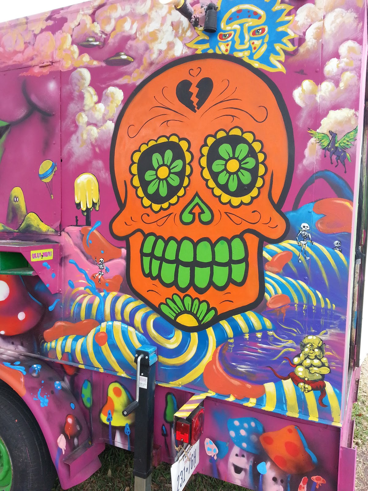 Art, Music, And Invention: Awesome 3d graffiti food truck by Grimnasty!