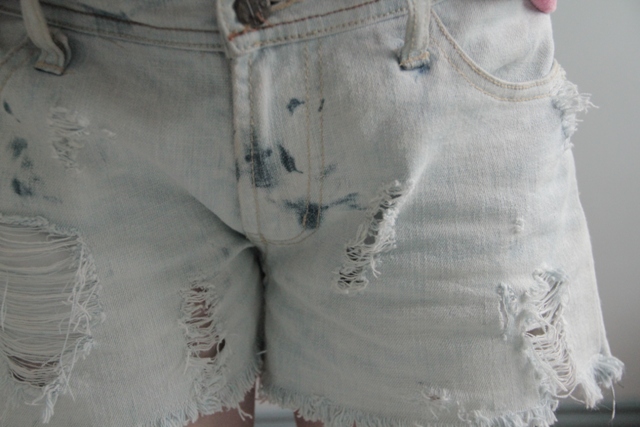fun&oblivious ♥: DIY Distressed Shorts + How to Bleach A Pair of Shorts
