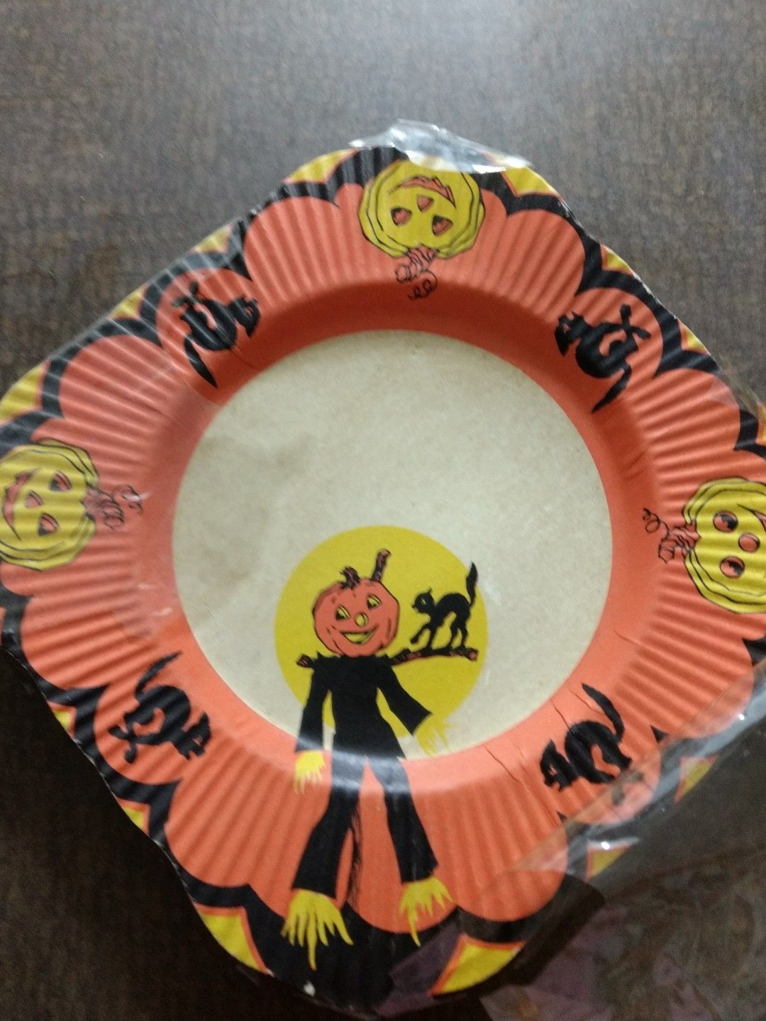 Vintage Halloween Collector: Vintage Halloween Plates at eBay