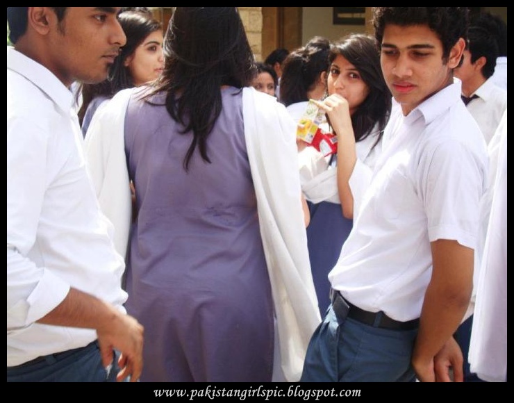 Pakistani girls pictures gallery: pakistani school uniform girls