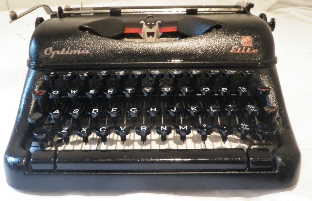 oz.Typewriter: Optima Elite Portable Typewriter