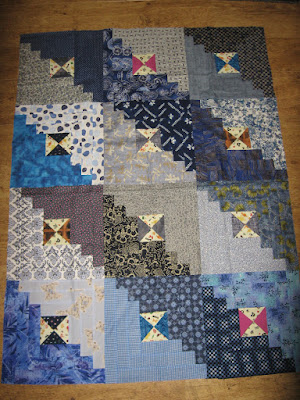 Kate's Quilting (and other arty stuff): Blue Log Cabins