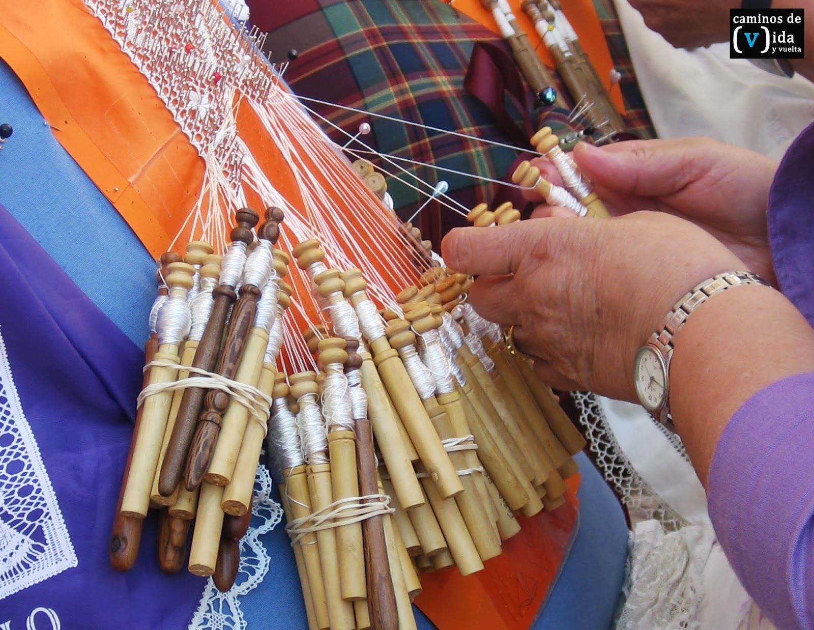 ARTESANÍA: encaje de bolillos.
