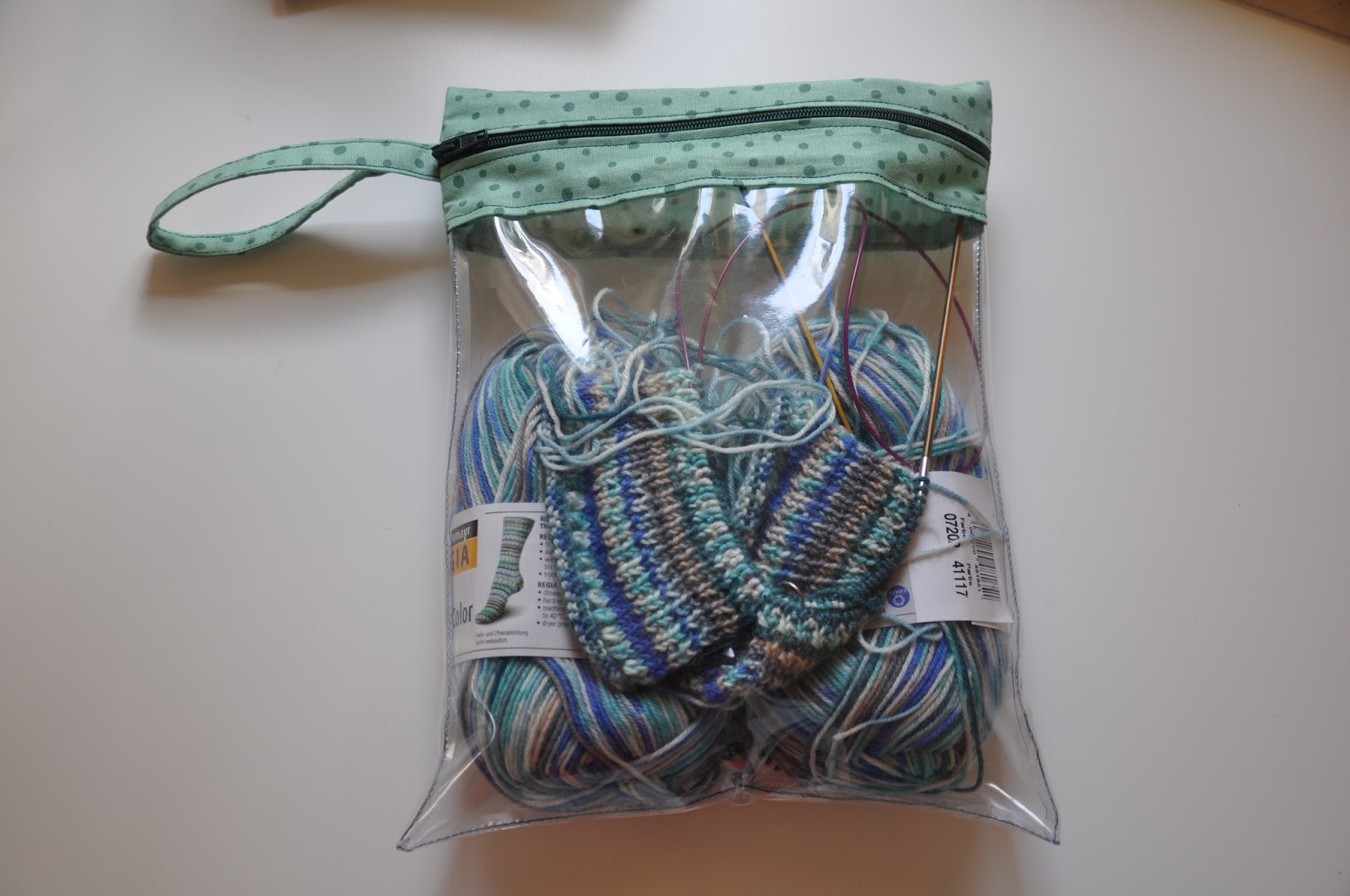 Claire's Sewcial Sewing: Zipped Vinyl Pouch