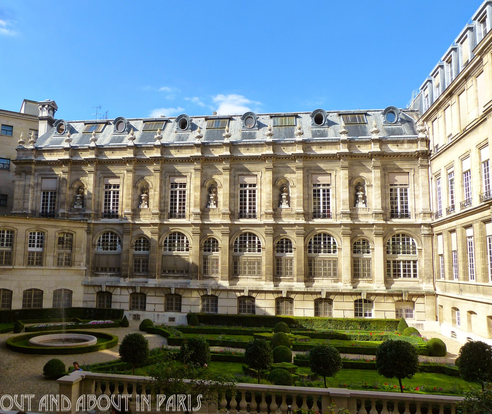 Visiting the Banque de France (National Bank of France)