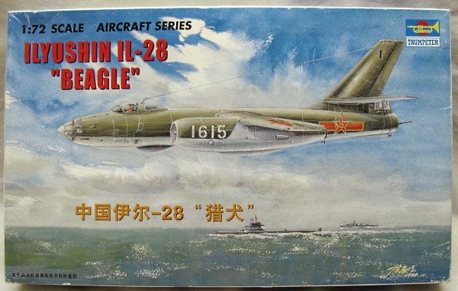 AIRPLANE SCALE MODELKIT: Ilyushin Il-28 Beagle