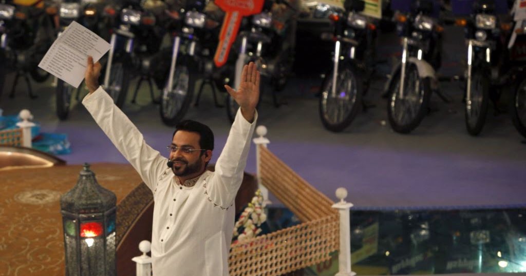 Haq's Musings: Muslim Santa Claus Commercializes Ramadan in Pakistan