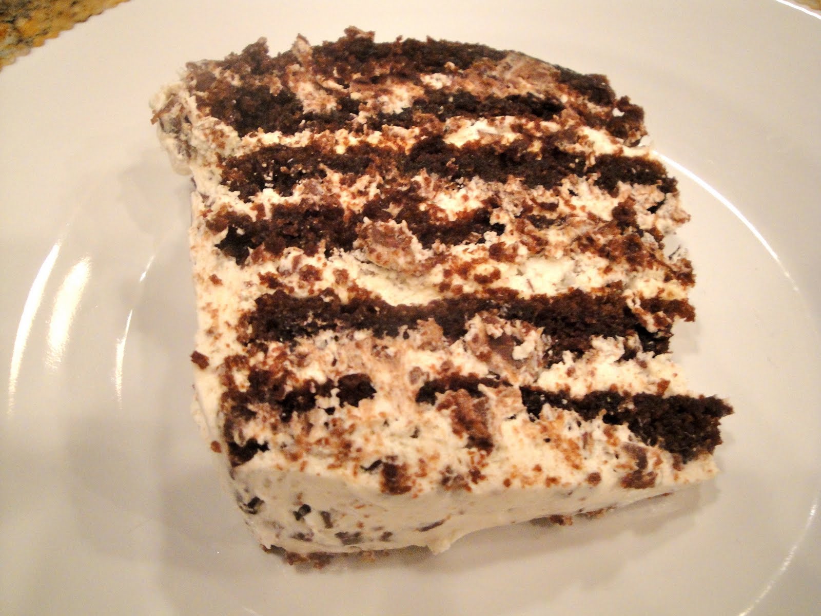 Sweet Tooth Sisters: 6 Layer Cake :)