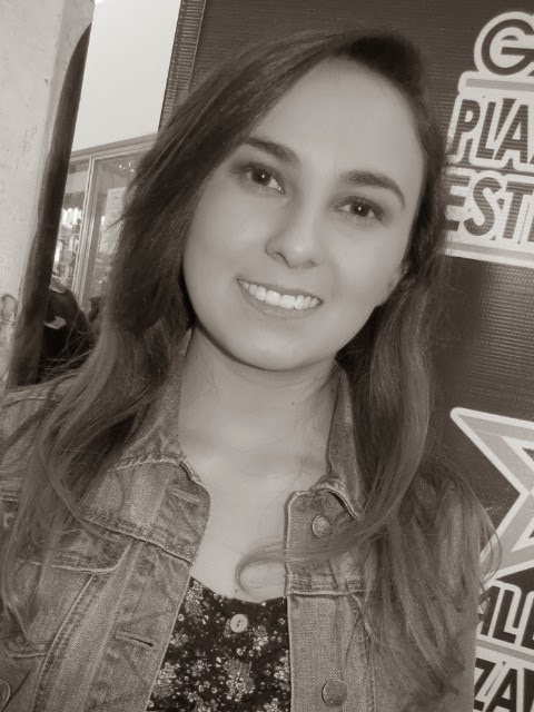 ESPECTACULARIO: KAREN ROWE EN ACTITUD