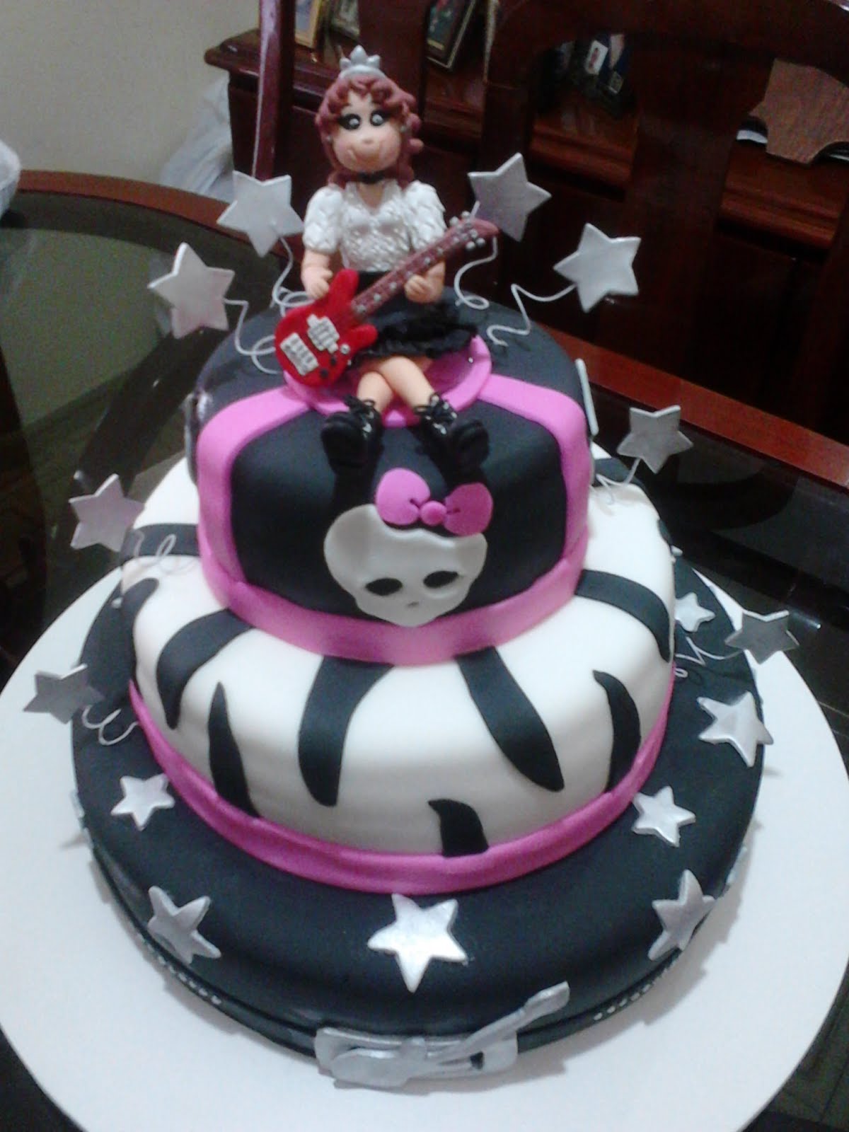 Dryka Bolos : Bolo rock"n"roll para os 15 anos de Pamela