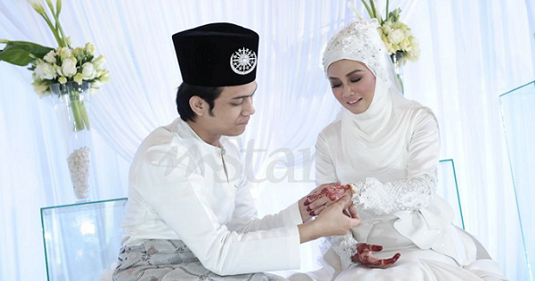 Inilah foto terkini Akim dan Stacy selepas 13 hari berkahwin yang ...