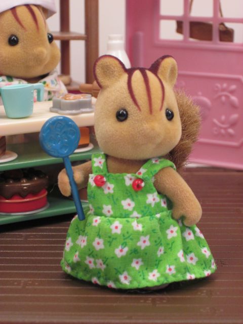 Calico Critters vs. Li'l Woodzeez Comparison Review | The Toy Box ...