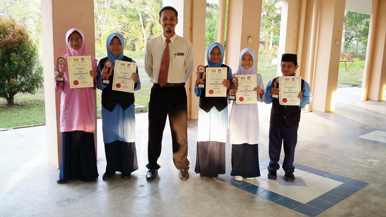 PERTANDINGAN PANTUN PERINGKAT DAERAH ROMPIN || SK SUNGAI PUTERI