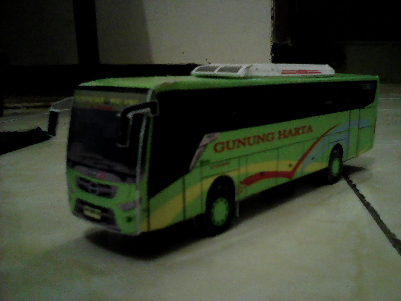 Haulin Indonesia dan Papercraft bus: Papercraft Bus Indonesia