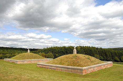 Into the Mound: A Throne for the Dead