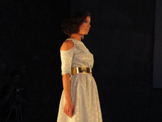 MODA EN PROVINCIAS: ISABEL PULIDO PRESENTÓ SU COLECCIÓN 'PUREZA' EN BADAJOZ