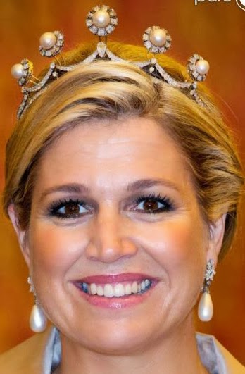 Tiara Mania: Queen Juliana of the Netherlands' Pearl Button Tiara