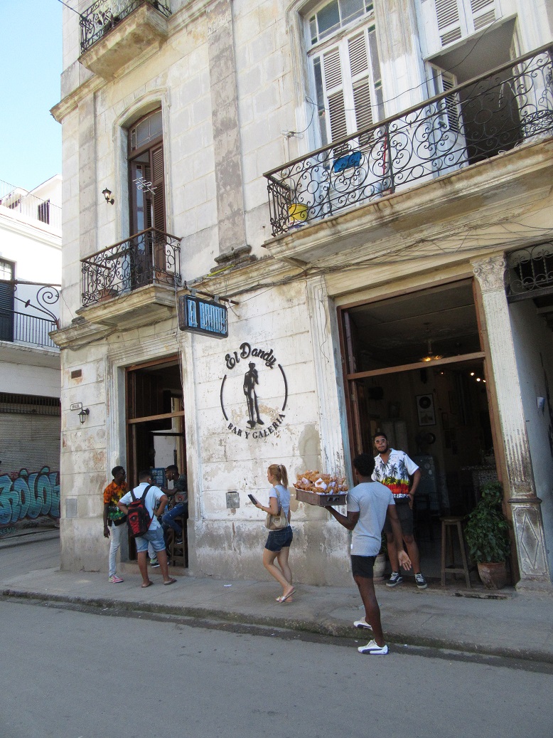 Cuban Cigars, Culture & Lifestyle: El Dandy (Bar & Galleria) Plaza de ...