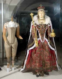 Being Bess: Queen Elizabeth's Bodies: The Effigy Corset
