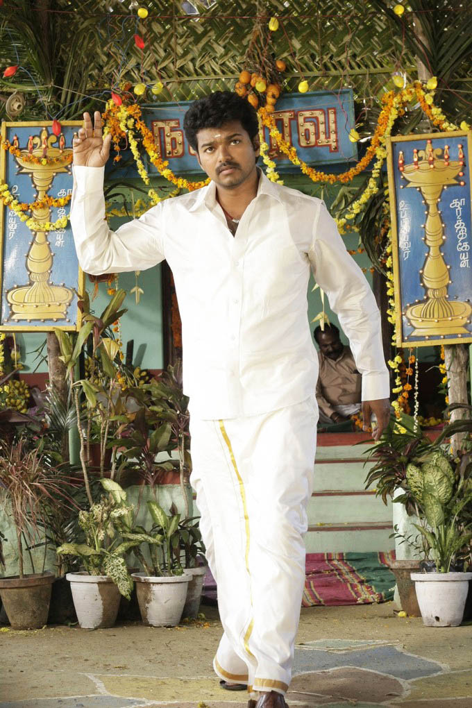 Velayudham Movie Vijay Hansika stills,Velayudham Movie Vijay Hansika ...
