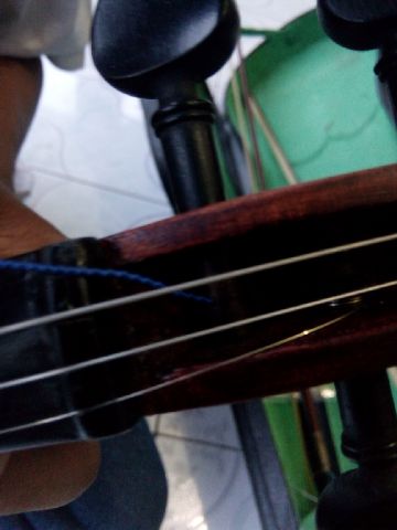 Cara Memasang atau Mengganti Senar pada Biola - mala memoria colectiva