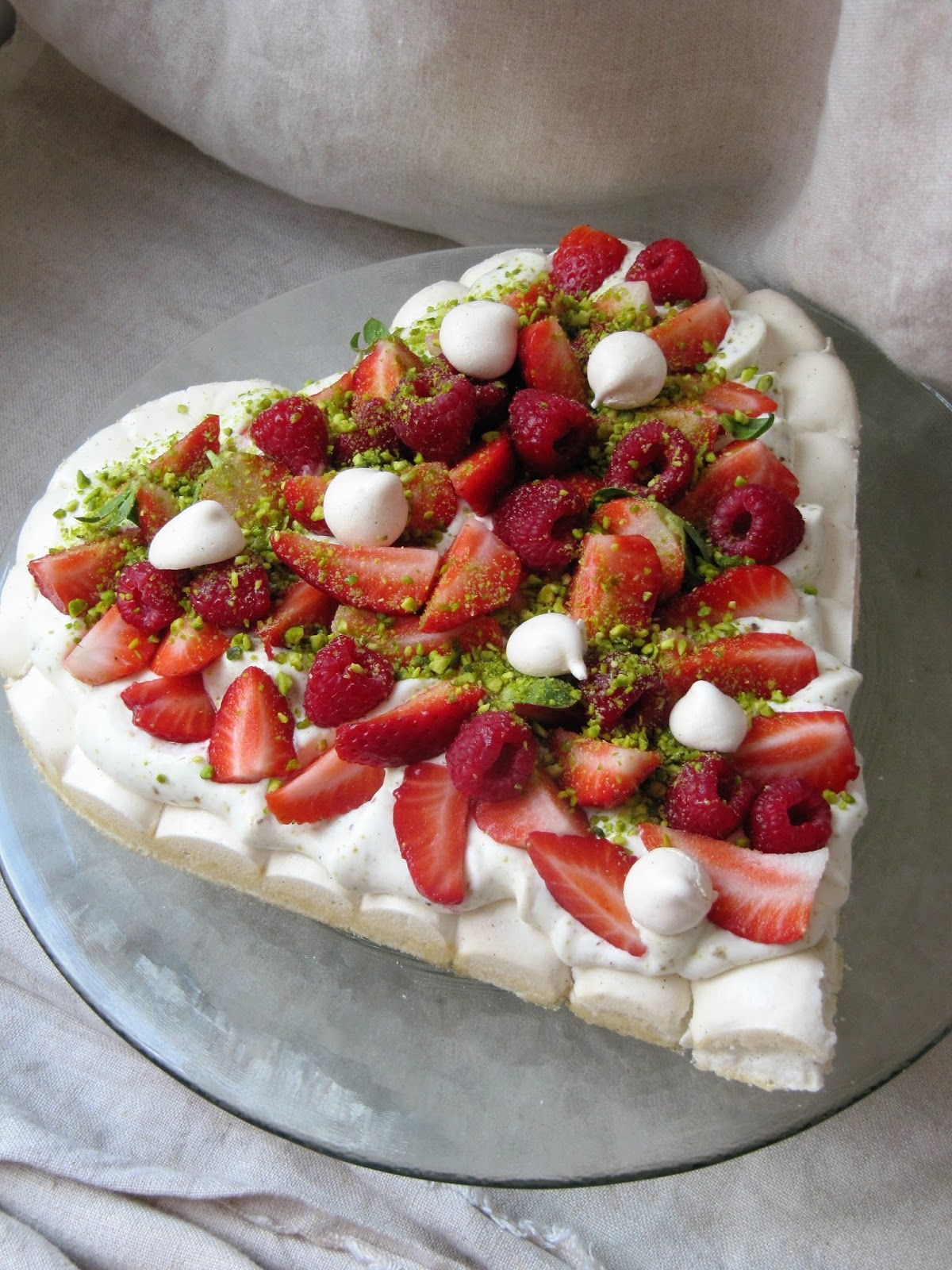 La cuisine d'ici et d'ISCA: Cœur meringué aux fruits rouges pour la ...