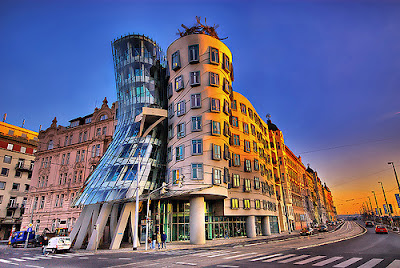 Weird Buildings - dancing building