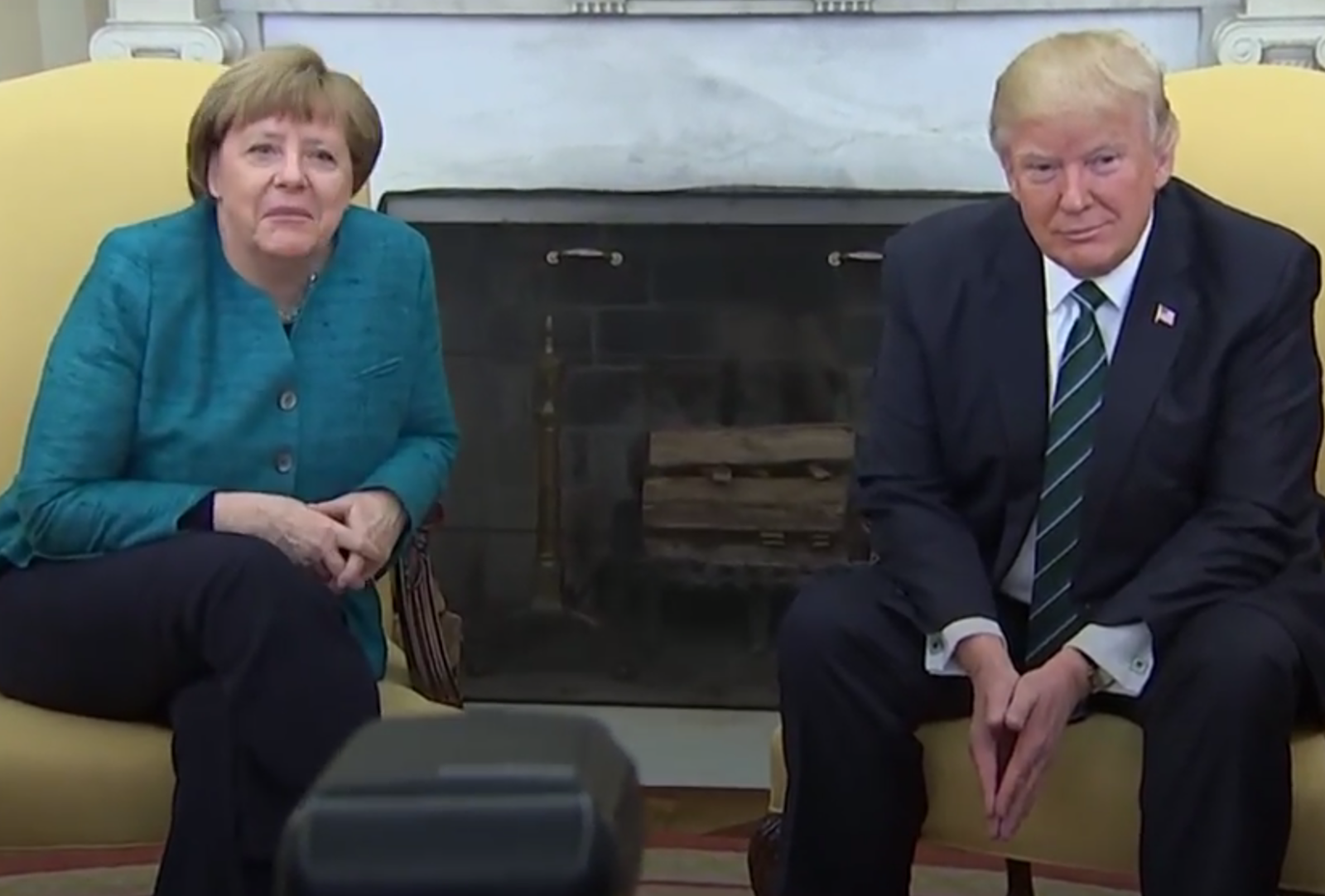 Body Language & Emotional Intelligence: Nonverbal Communication ...