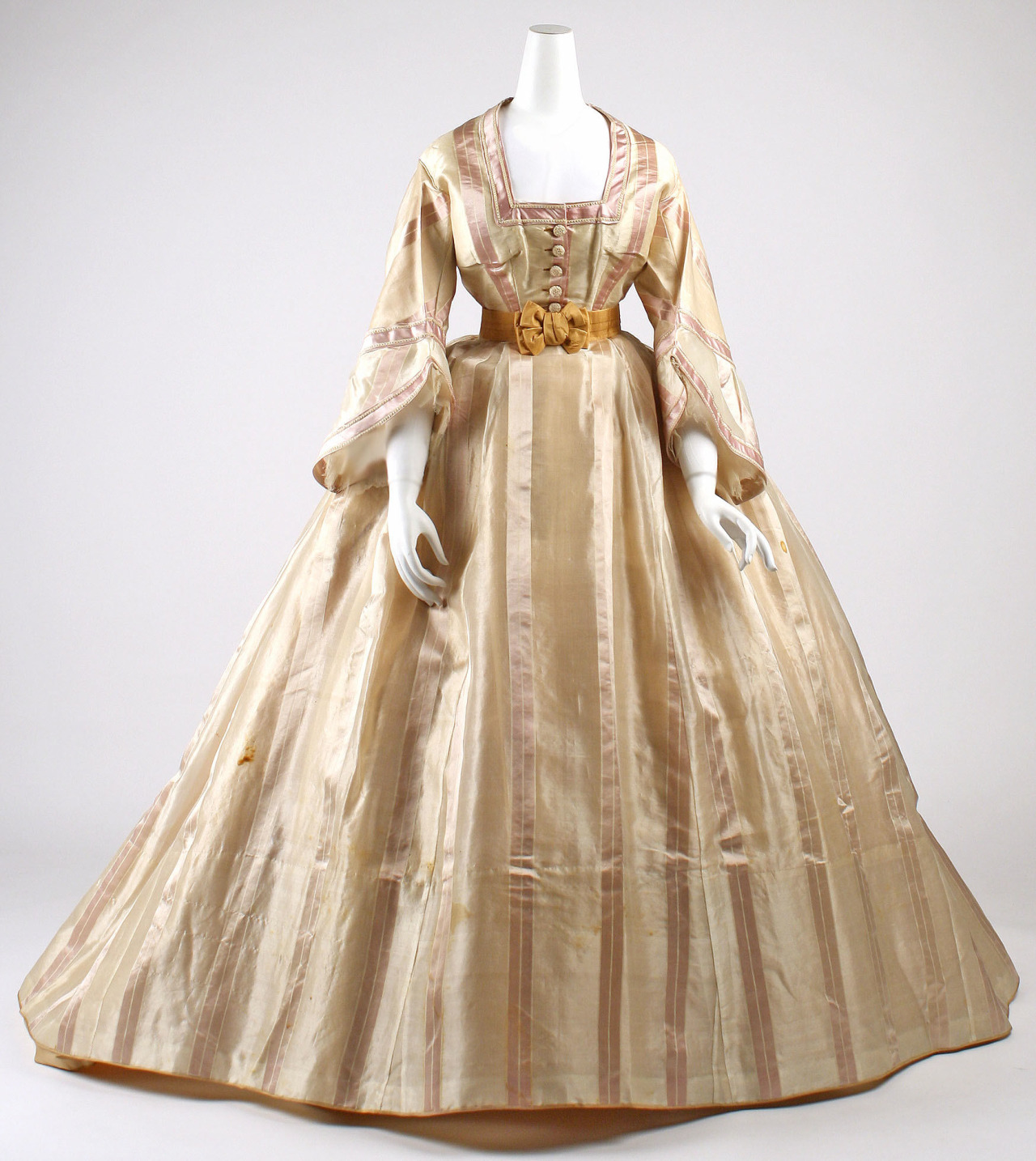 Attire's Mind: One Shot: Dress with Changeable Bodice 1865