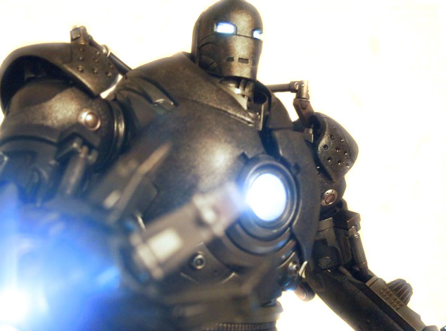 Fruitless Pursuits: Review: Hot Toys Iron Monger