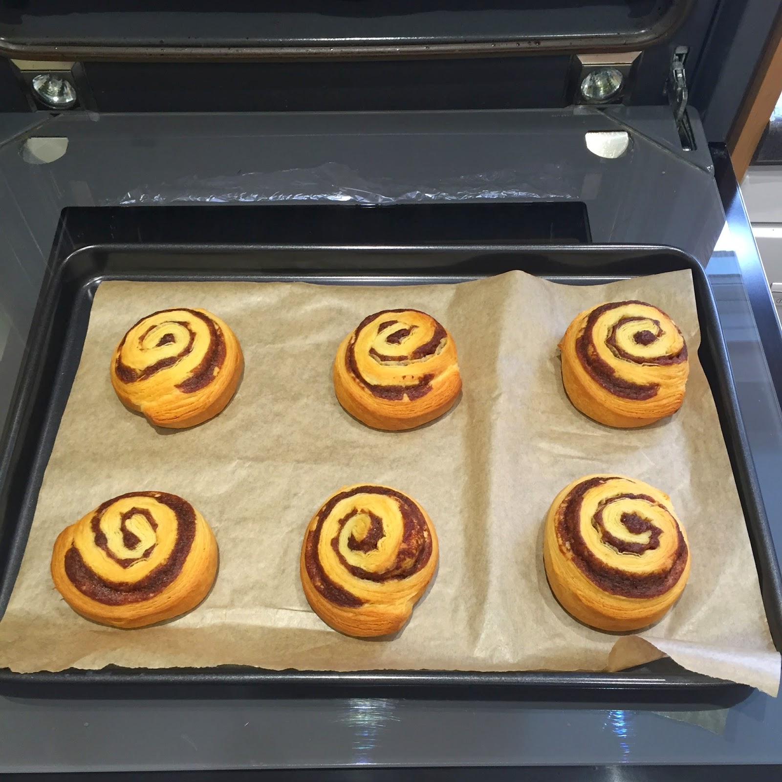 The Unseasoned Bakers: Jus-Rol Cinnamon Swirls