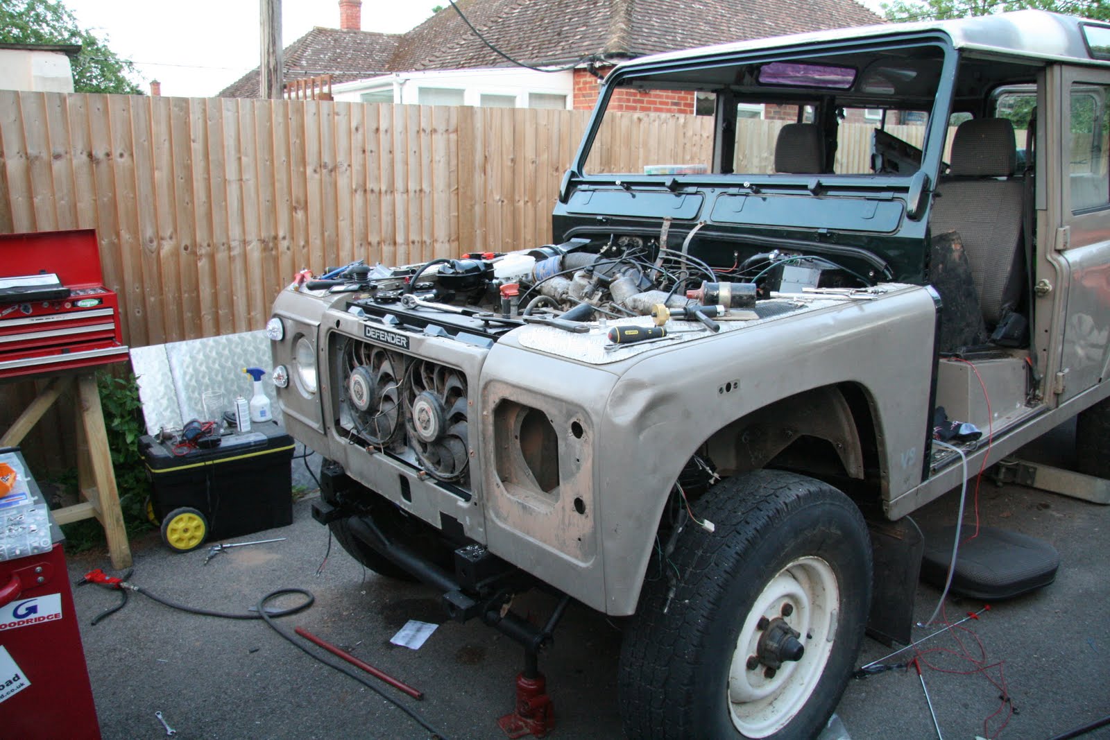 Defender 110 3.5L V8 1991: Bulkhead swap nearly finished