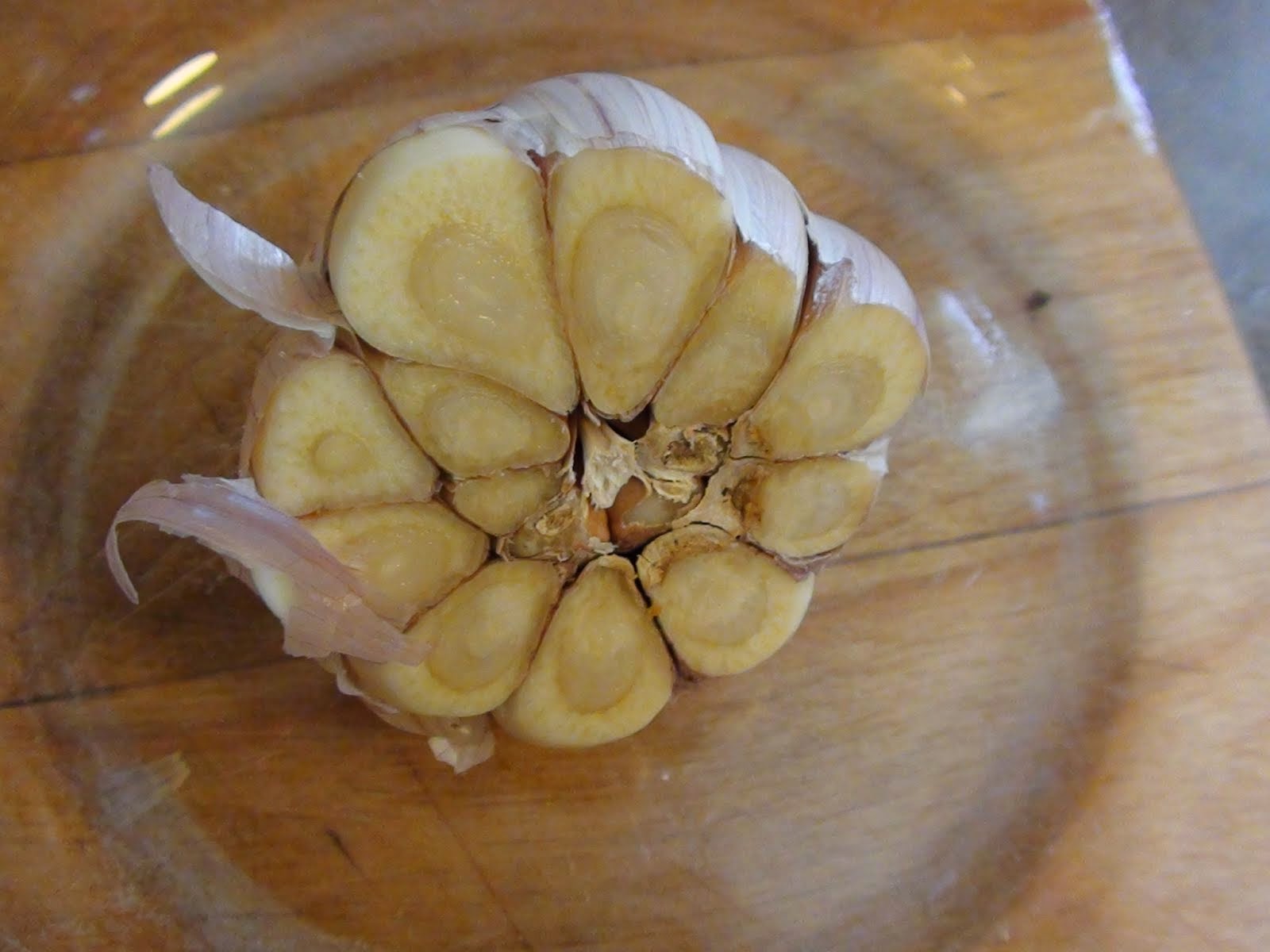 zsuzsa is in the kitchen: ROASTED GARLIC