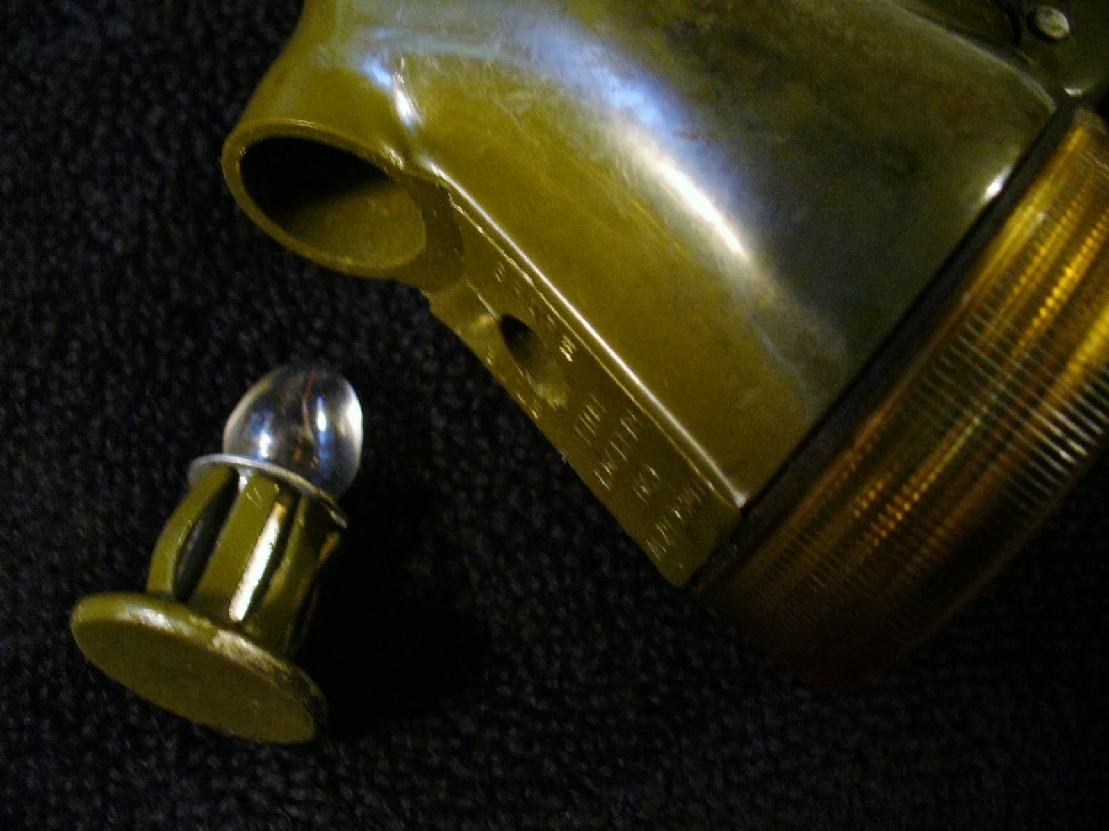 Webbingbabel: US Army WW2 Hand Energized Flashlight - DACO Lite